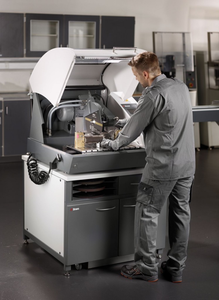 Машина за ръчно и автоматично рязане на металографски образци Discotom ...