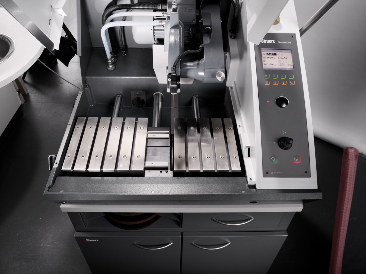 Машина за ръчно и автоматично рязане на металографски образци Discotom ...