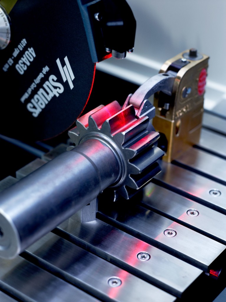 Машина за ръчно и автоматично рязане на металографски образци Discotom ...